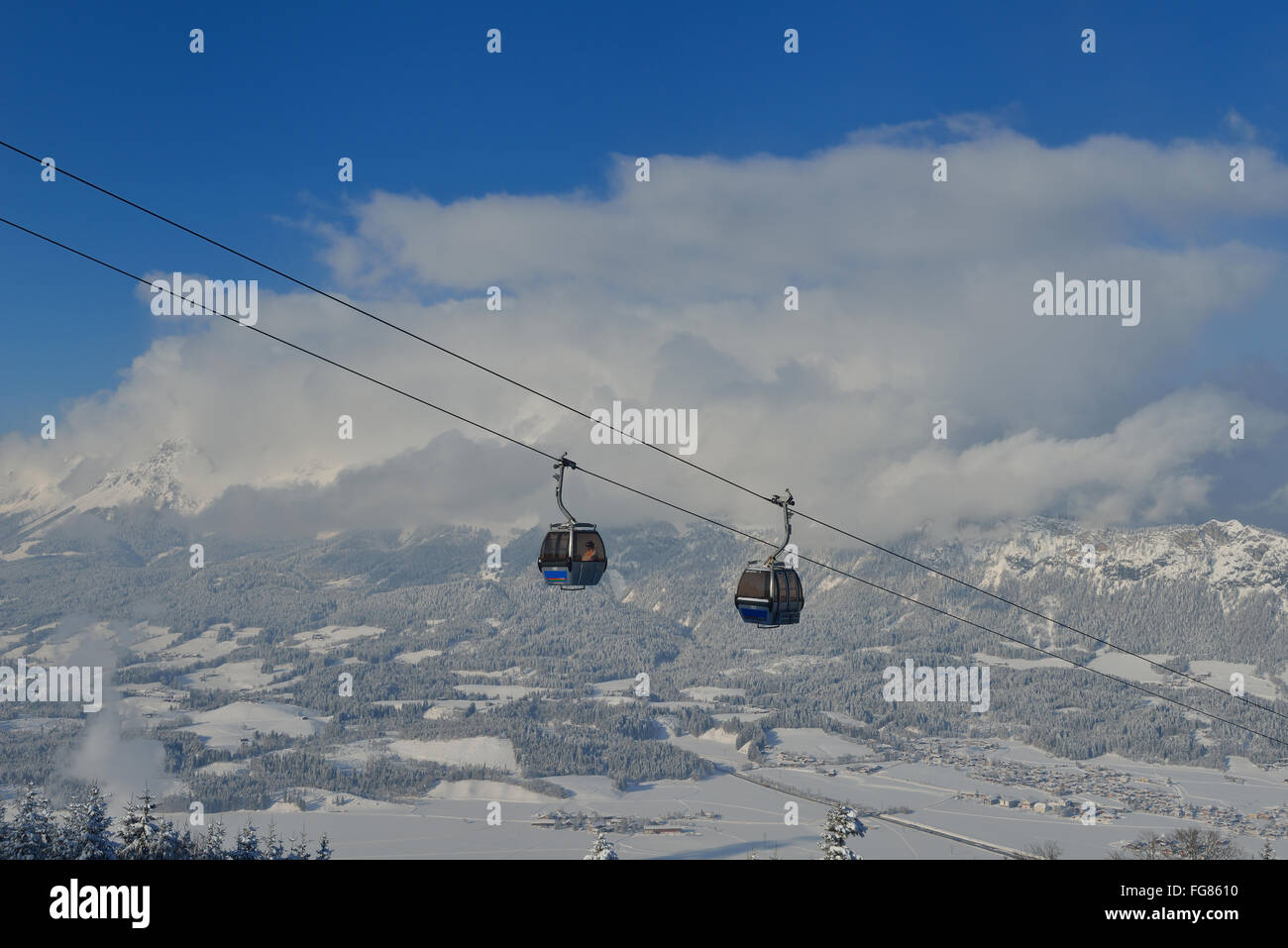 Gondola lift aerial view hi-res stock photography and images - Alamy