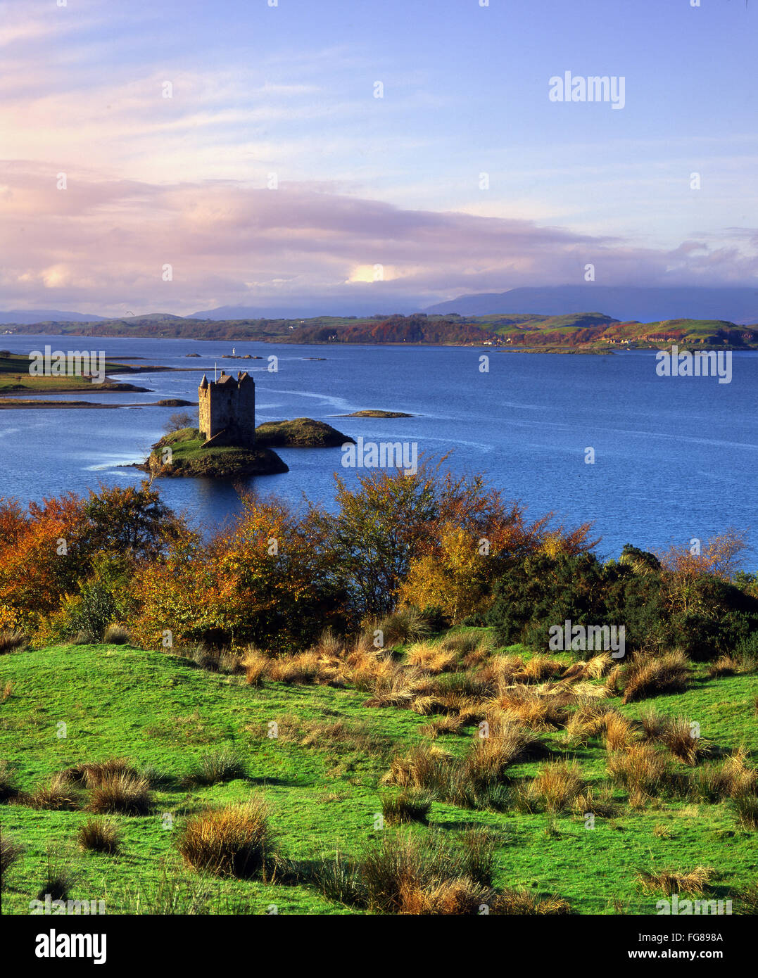 Castle stalker hi-res stock photography and images - Alamy