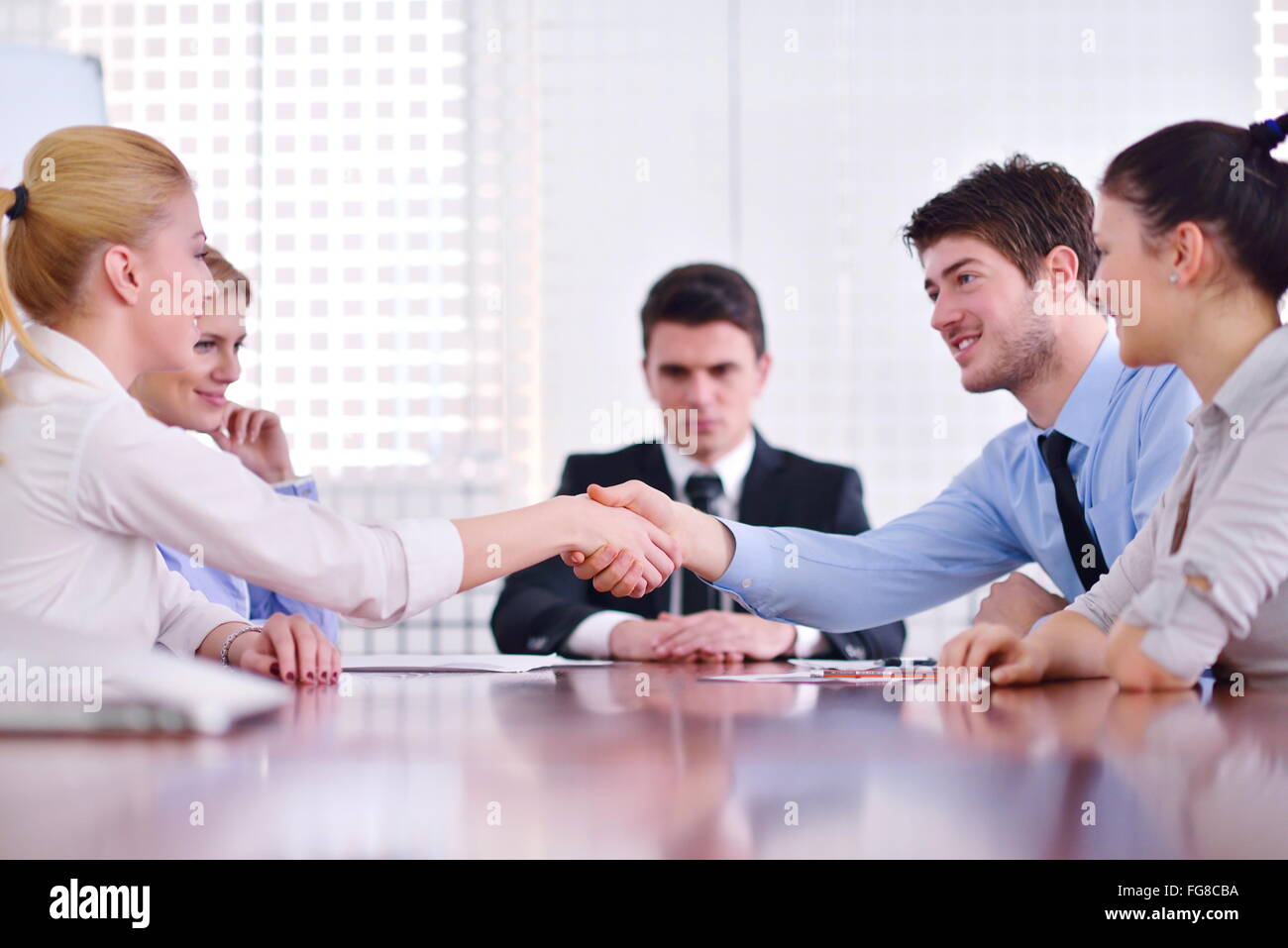 Positive teamwork hi-res stock photography and images - Alamy