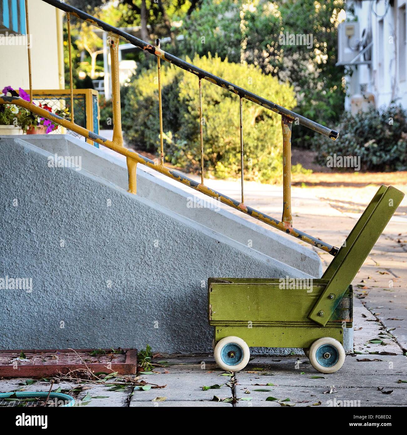 Outside metal staircase hi-res stock photography and images - Alamy