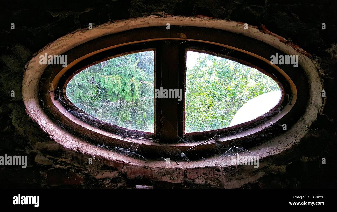 The oval building hi-res stock photography and images - Alamy