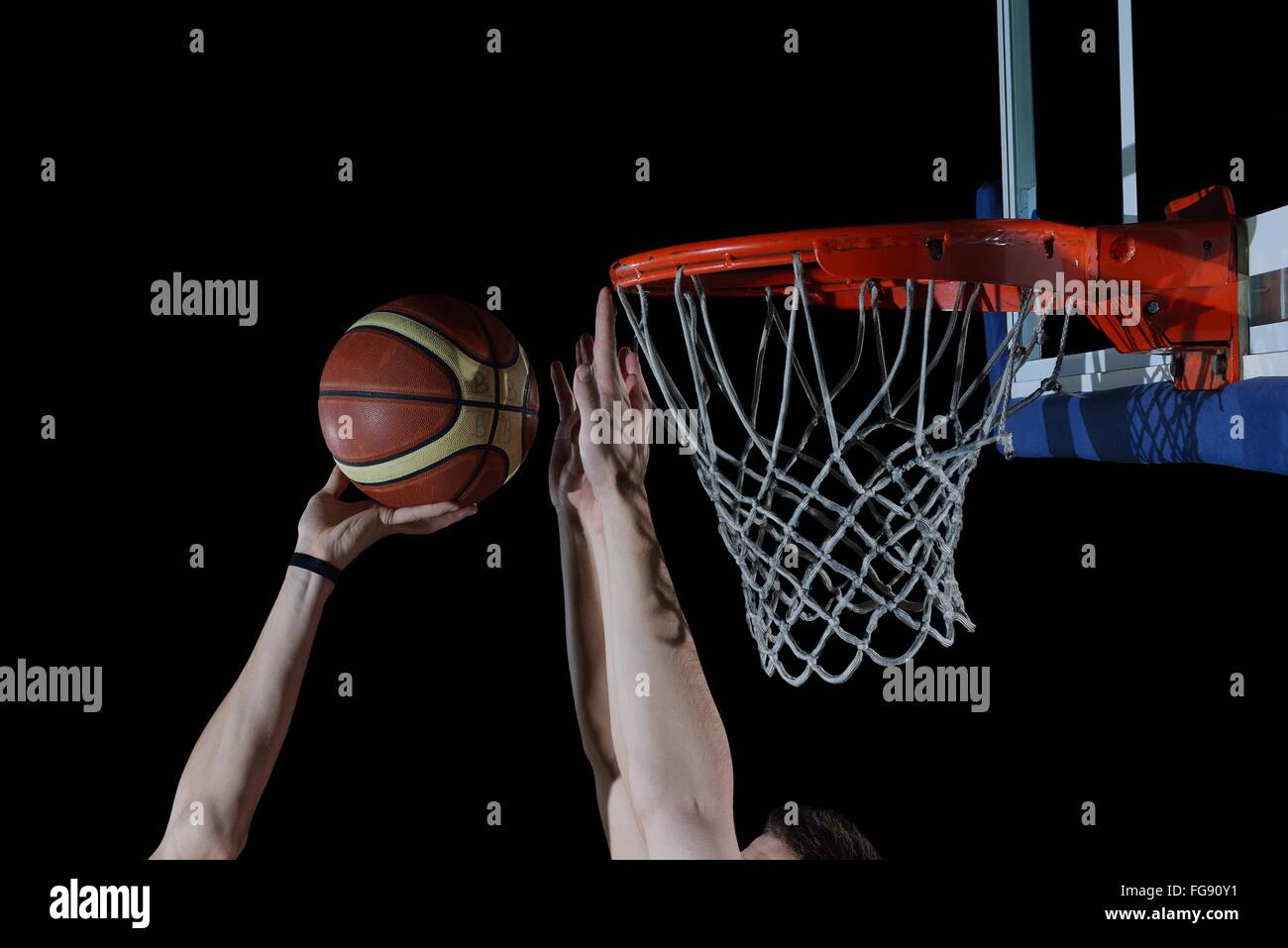 Throw basketball in basket hi-res stock photography and images - Alamy