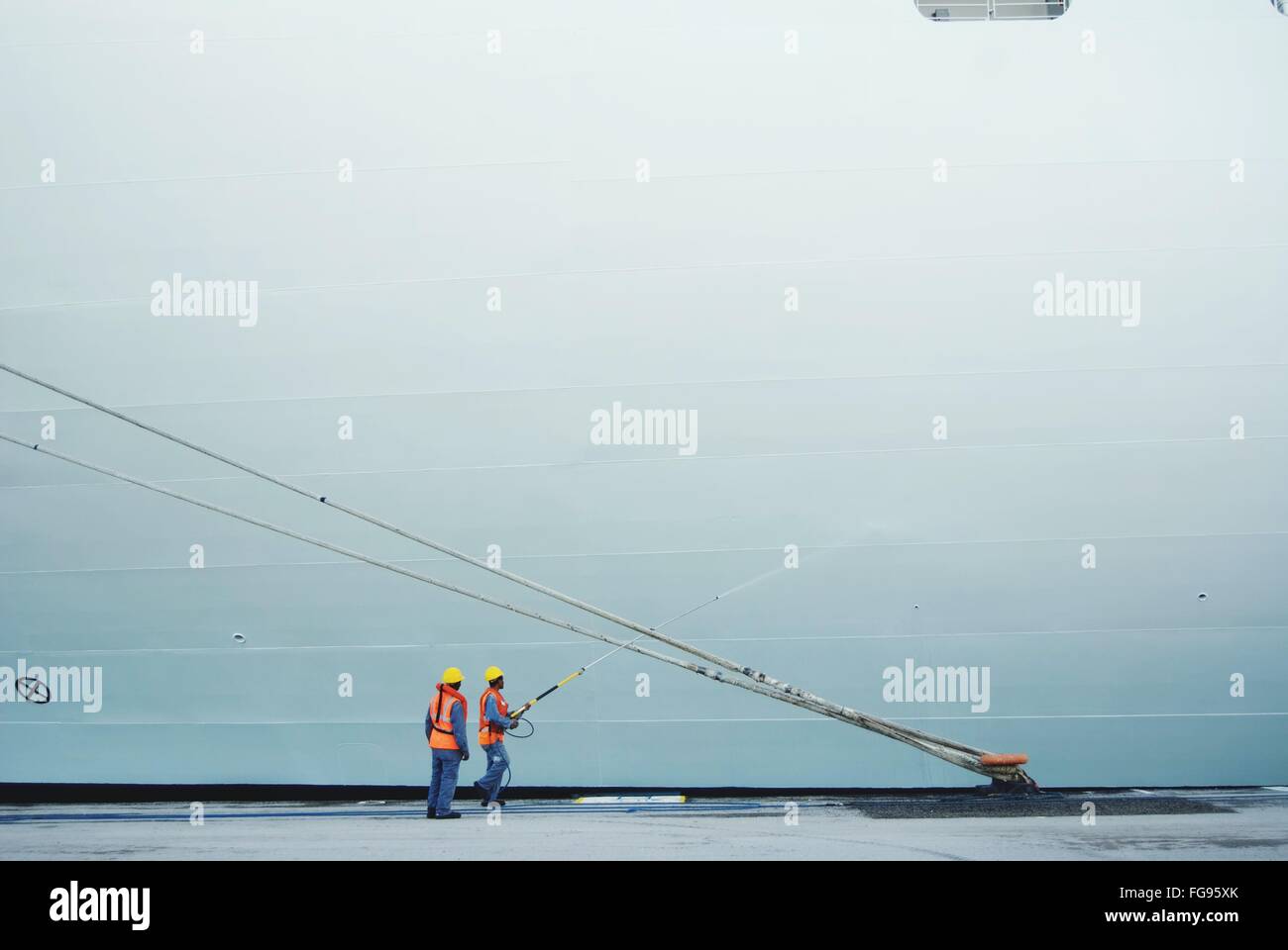Ship cleaning hi-res stock photography and images - Alamy