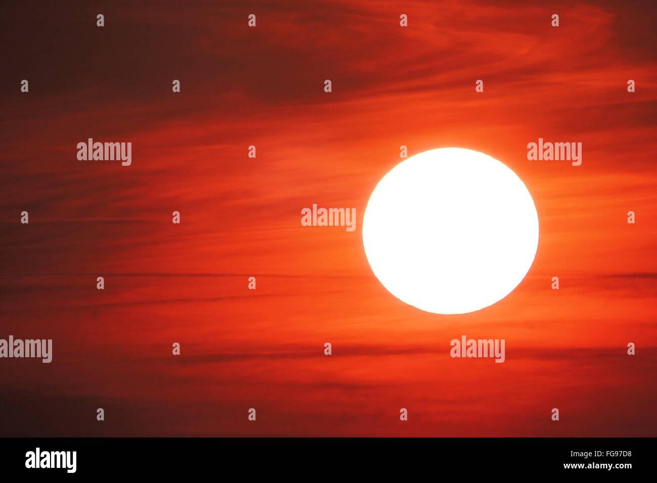 Yellow sun in the sky hi-res stock photography and images - Alamy