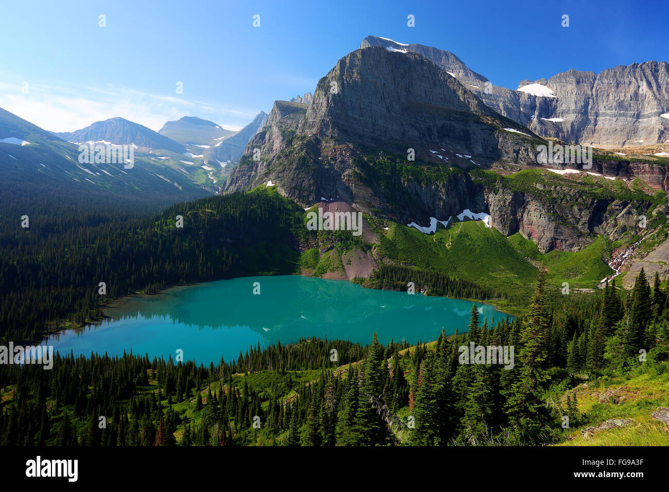 Emerald park lake hi-res stock photography and images - Alamy