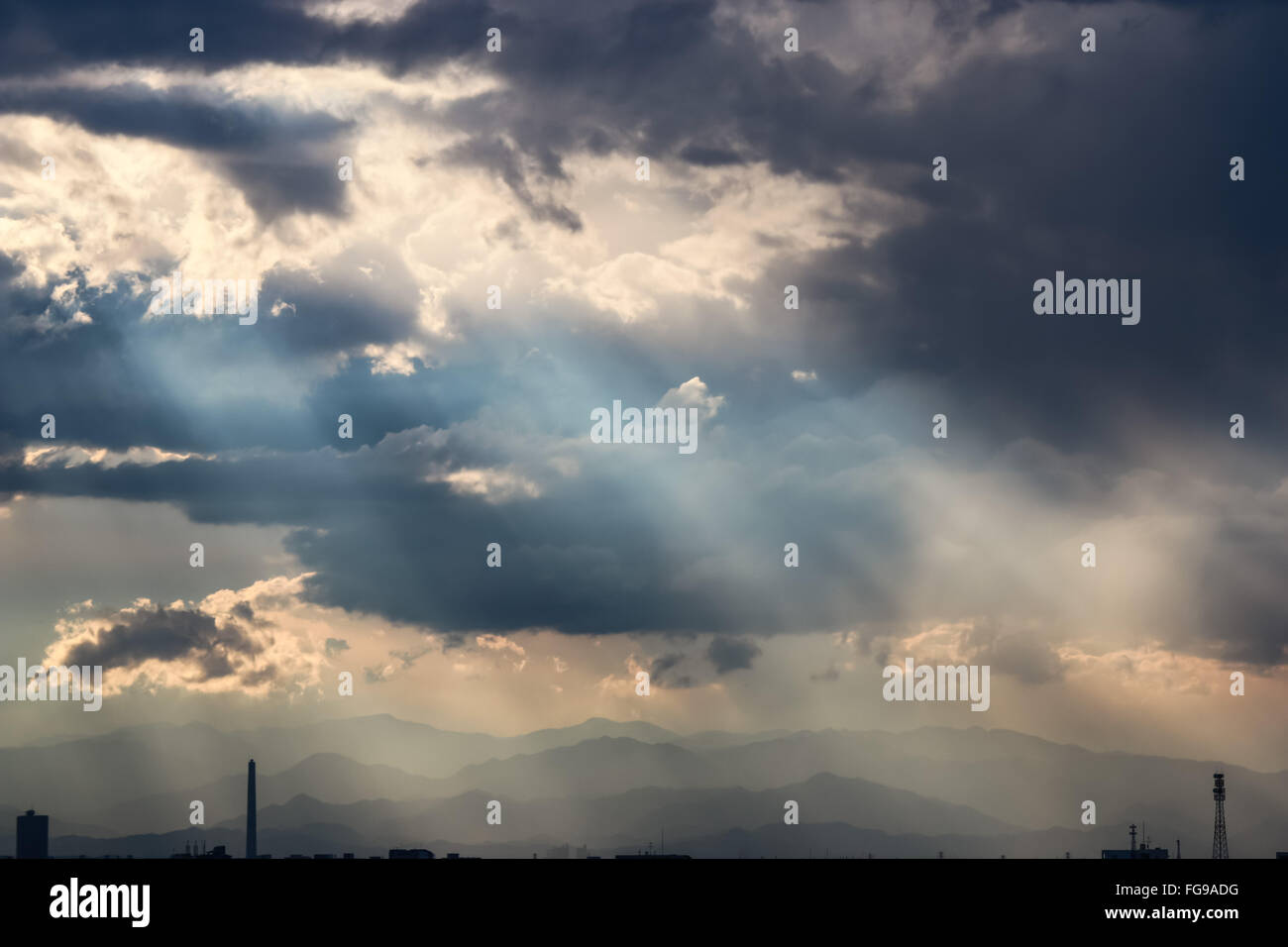Angle sunlight hi-res stock photography and images - Alamy