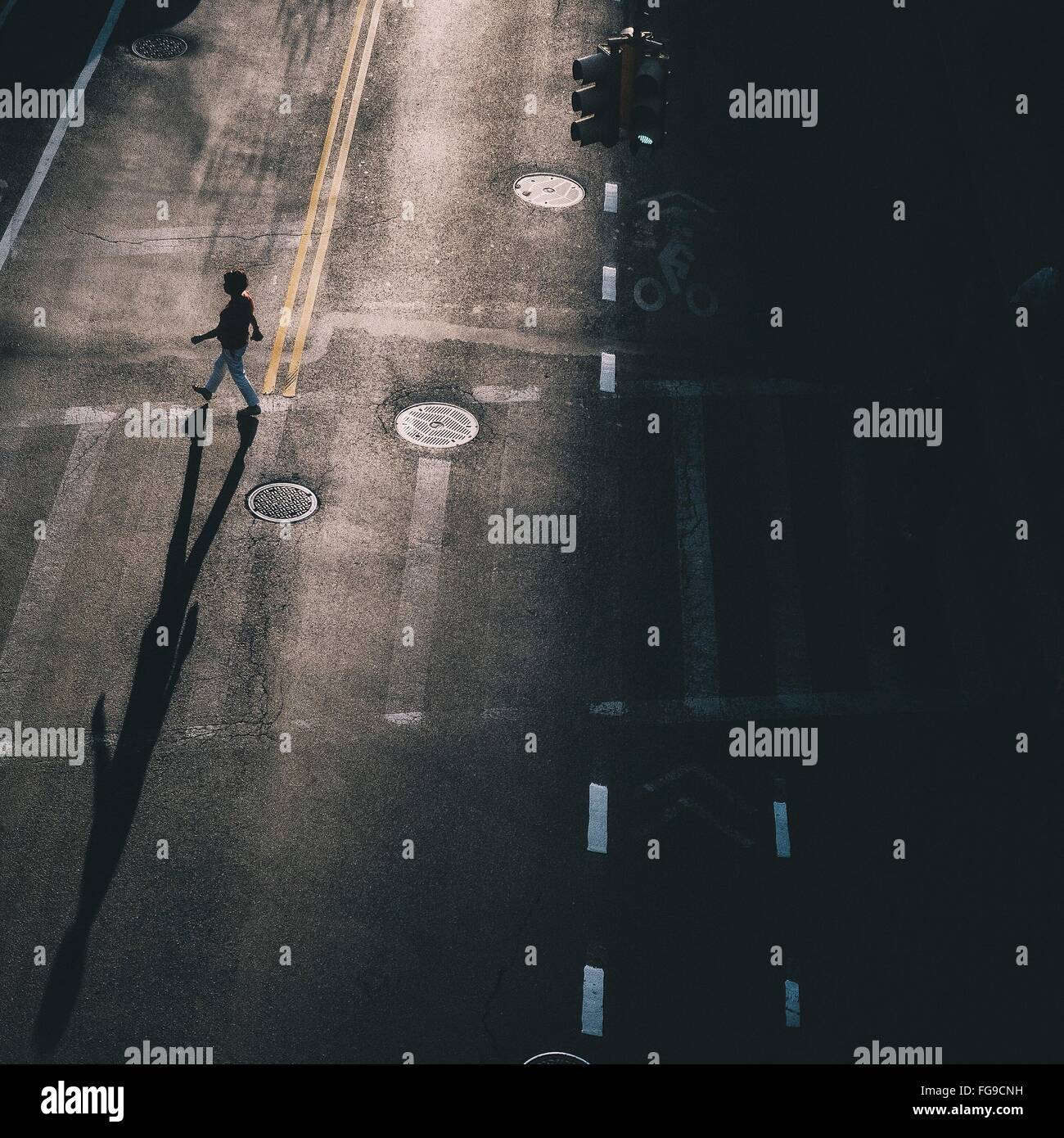 Real People Crossing Road High Resolution Stock Photography and Images ...