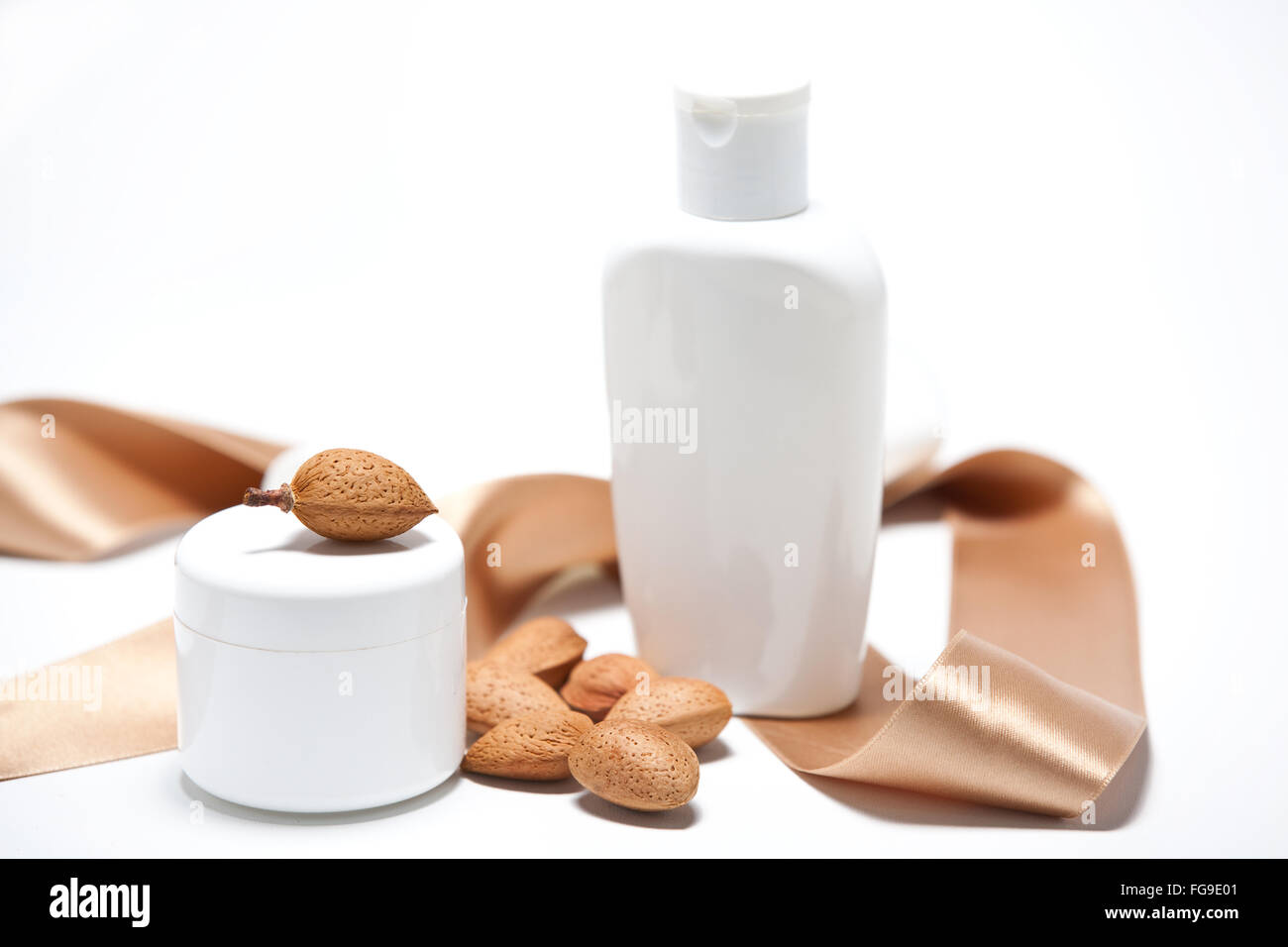 Dose creme hi-res stock photography and images - Alamy