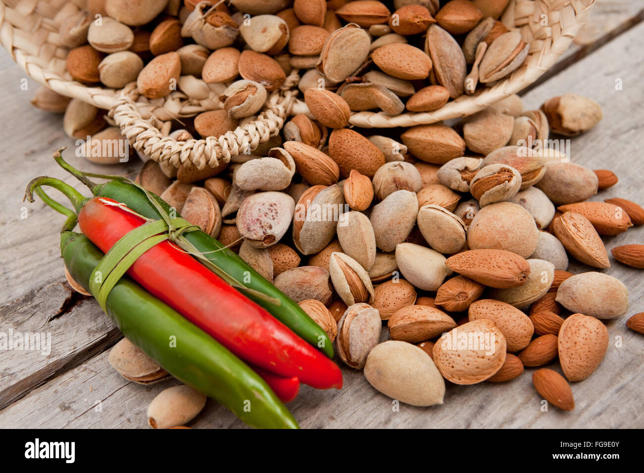 Almonds with skin hi-res stock photography and images - Alamy