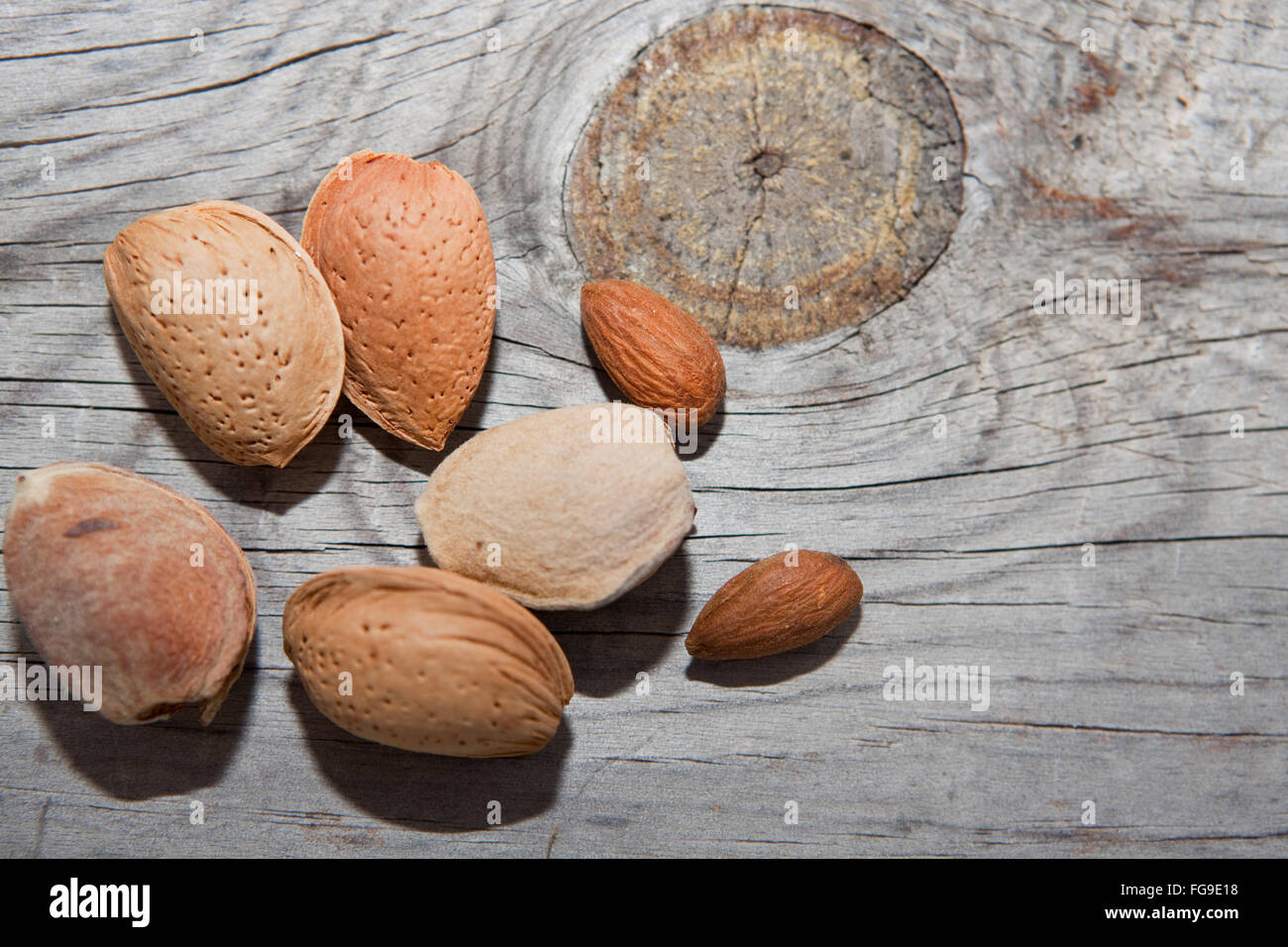 Almonds with skin hi-res stock photography and images - Alamy