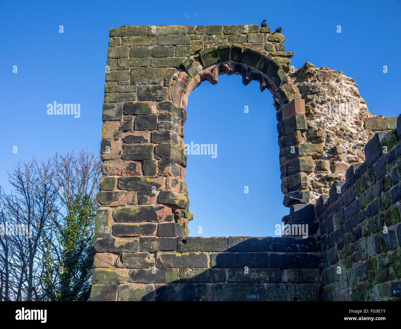 Archway in a ruined castle wall with a Blue sky Stock Photo - Alamy