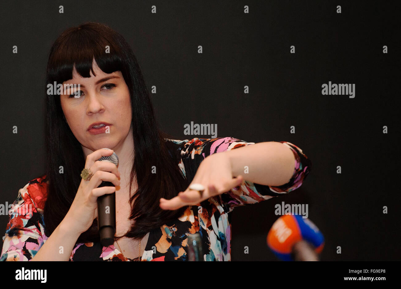 Caitlin doughty hi-res stock photography and images - Alamy
