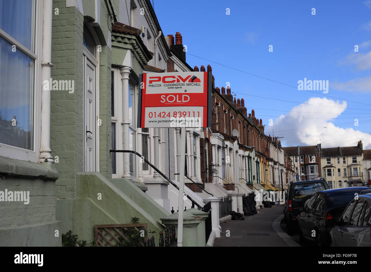 Sold house signs hi-res stock photography and images - Alamy