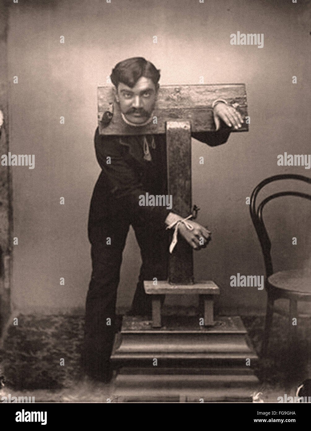 Circus vintage old acrobats hi-res stock photography and images - Alamy