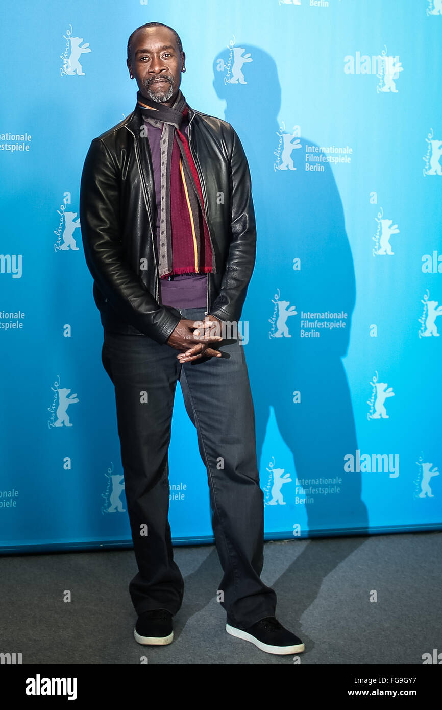 Don cheadle during hi-res stock photography and images - Alamy