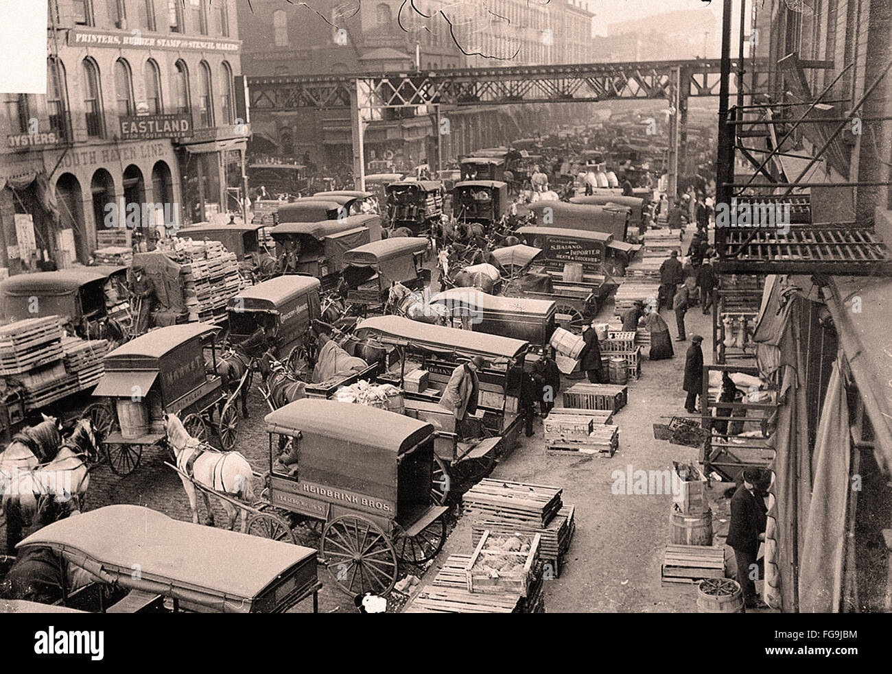Traffic jam - Carts - Old South Water Street Chicago Stock Photo - Alamy