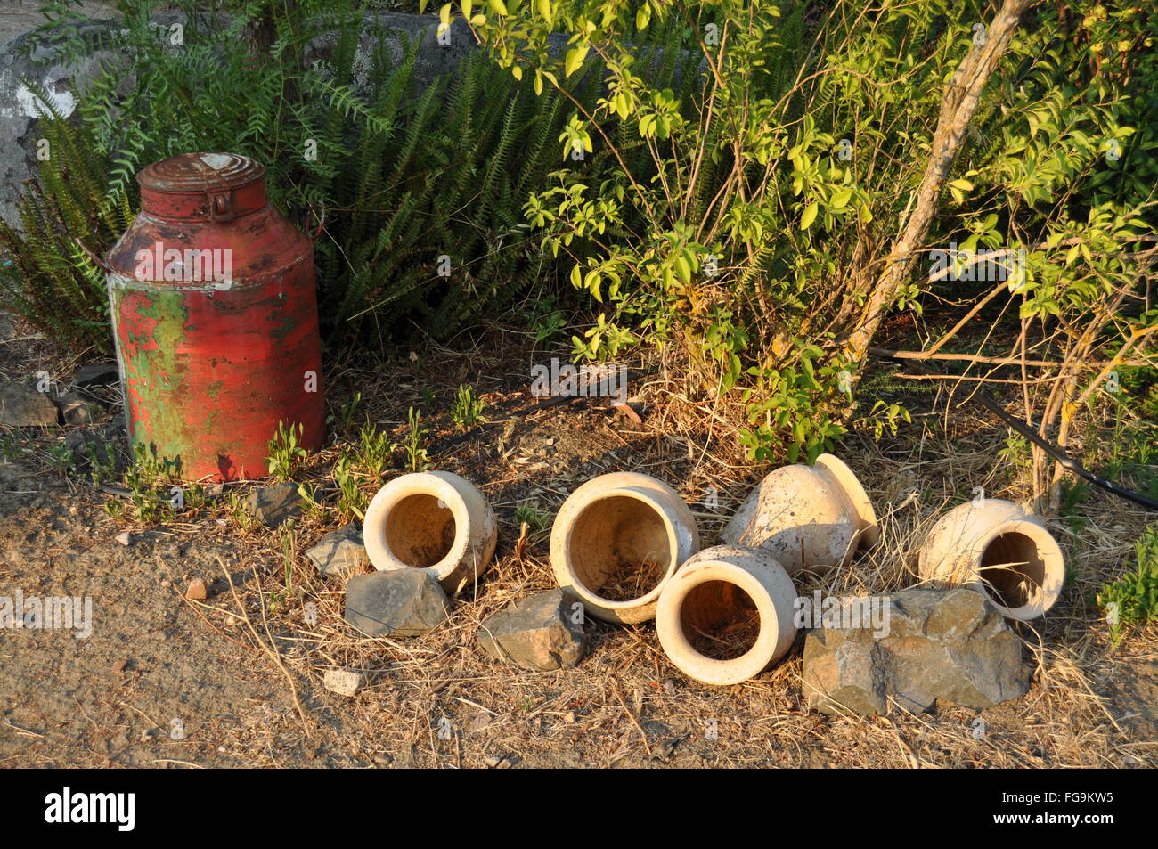 Empty pots hi-res stock photography and images - Alamy