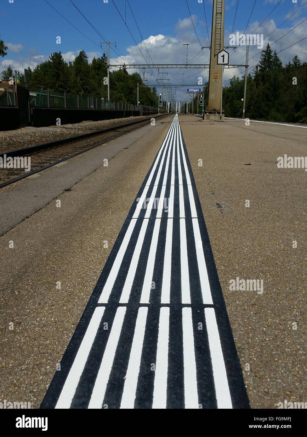 Platform marking hi-res stock photography and images - Alamy
