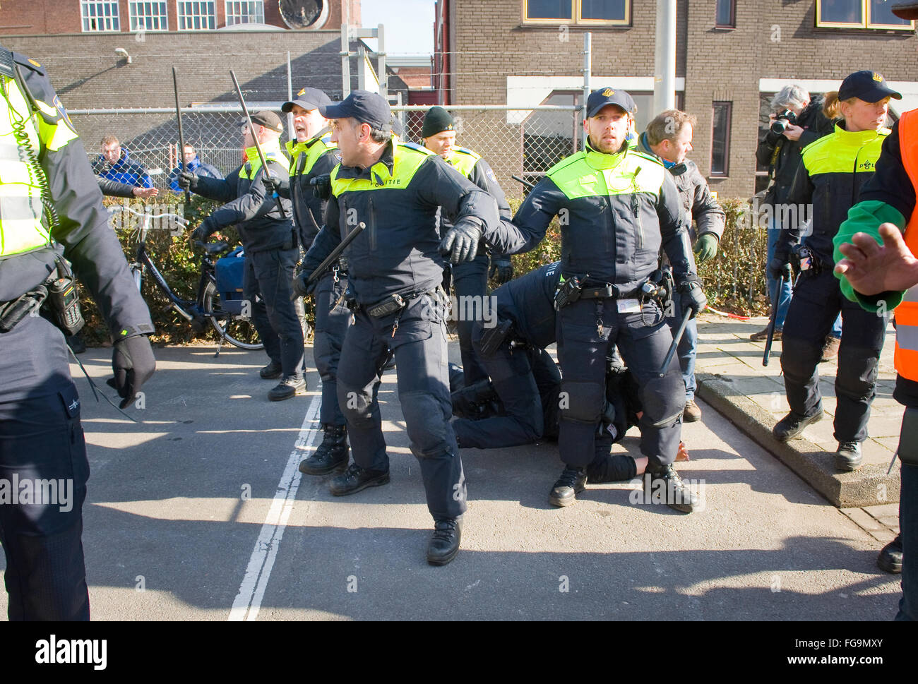 Demonstrator unity hi-res stock photography and images - Alamy