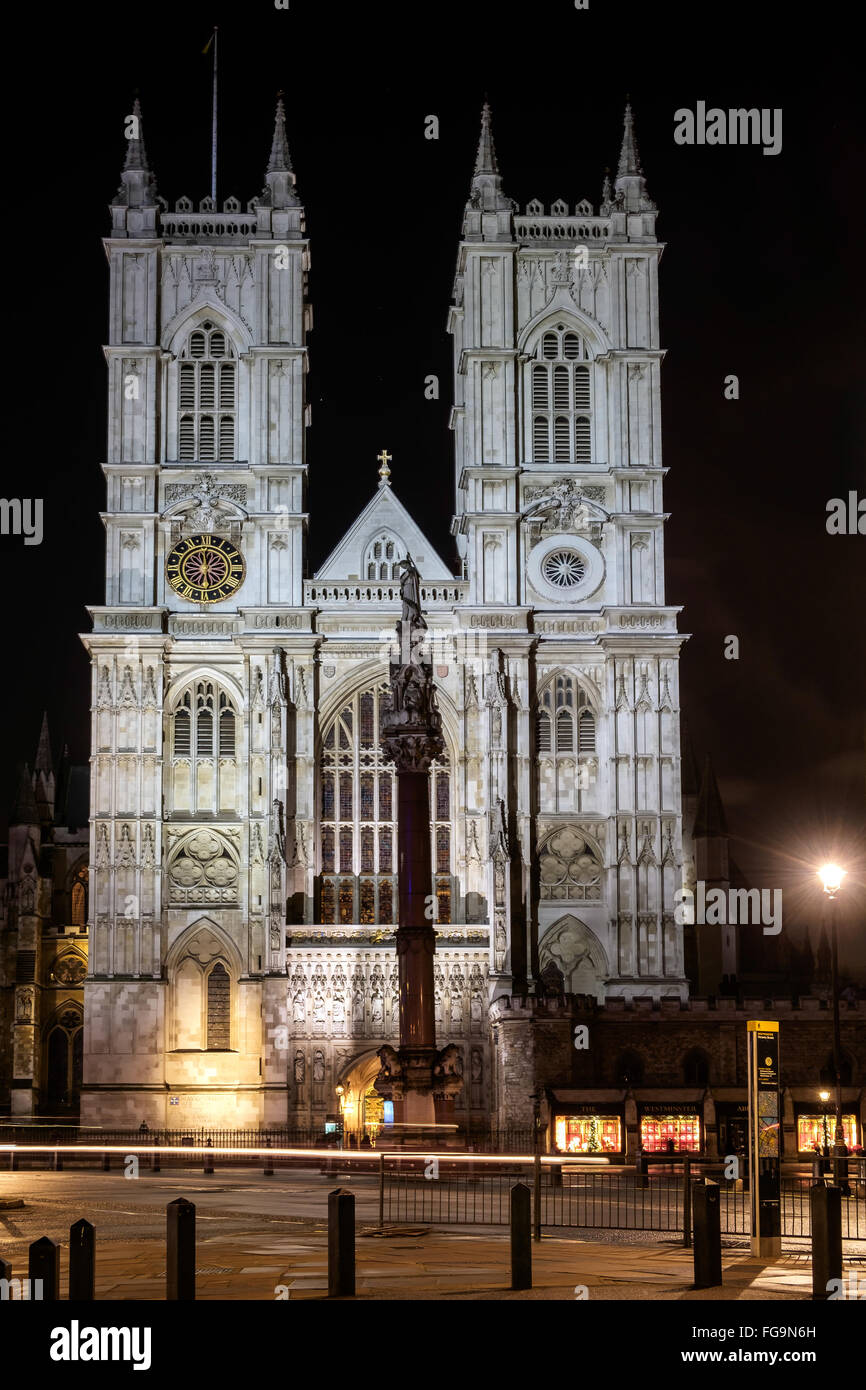 Westminster abbey night view hi-res stock photography and images - Alamy