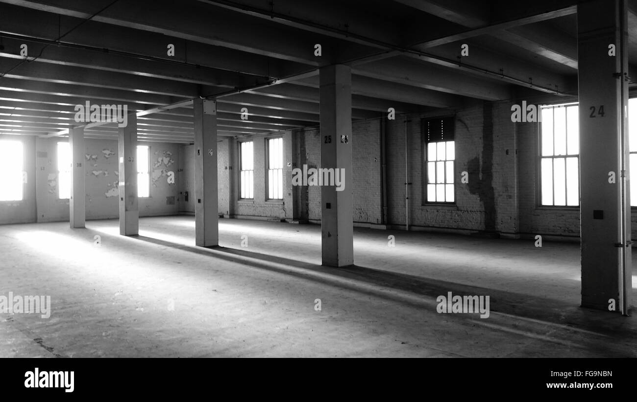Warehouse interior empty hi-res stock photography and images - Alamy