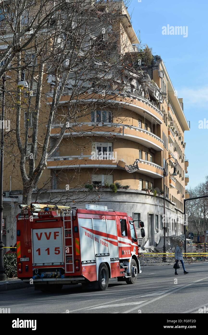 Palazzo crollato hi-res stock photography and images - Alamy