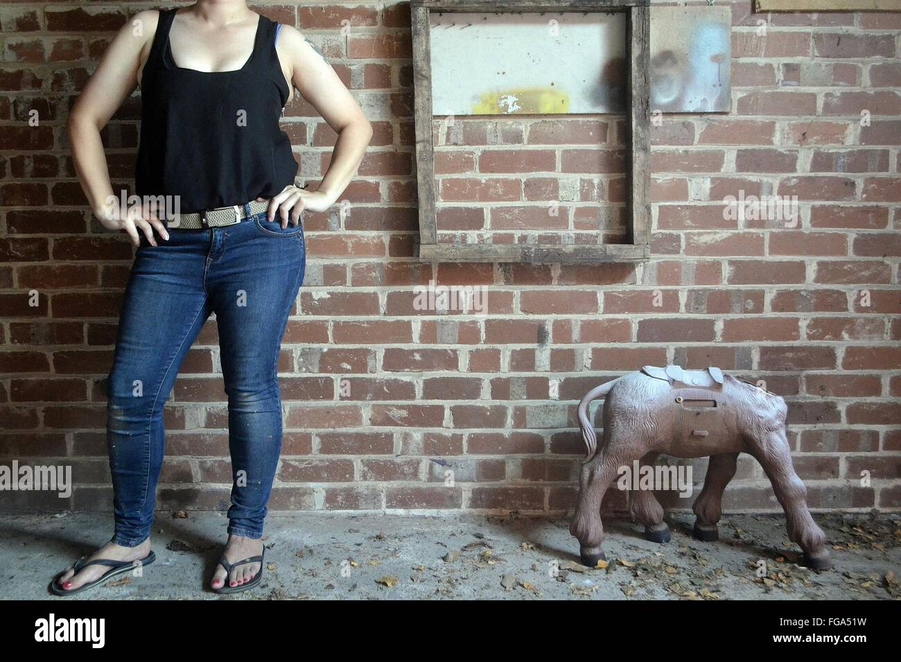 Statue broken hand hi-res stock photography and images - Alamy