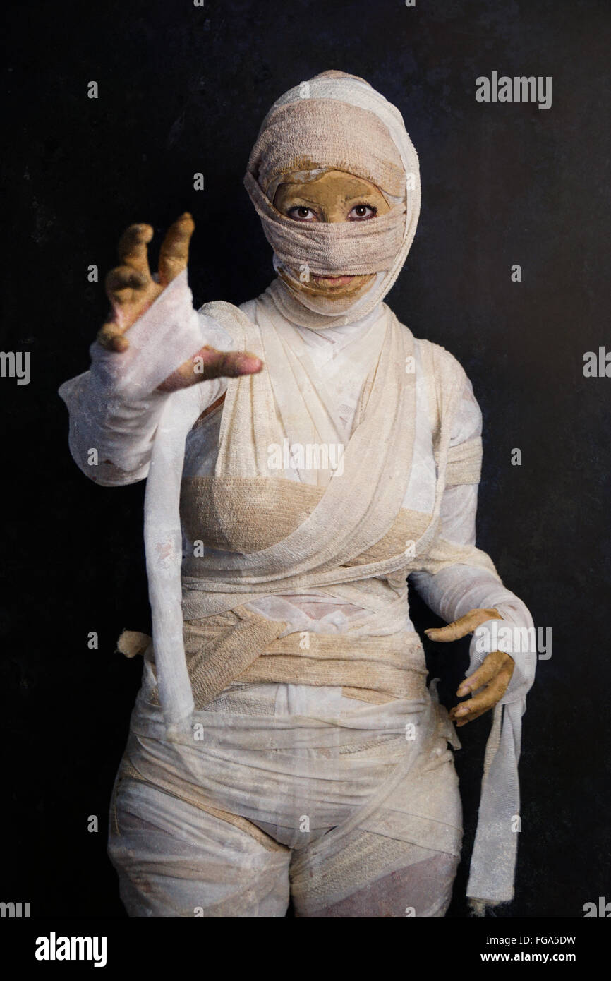 Mummy costume hi-res stock photography and images - Alamy