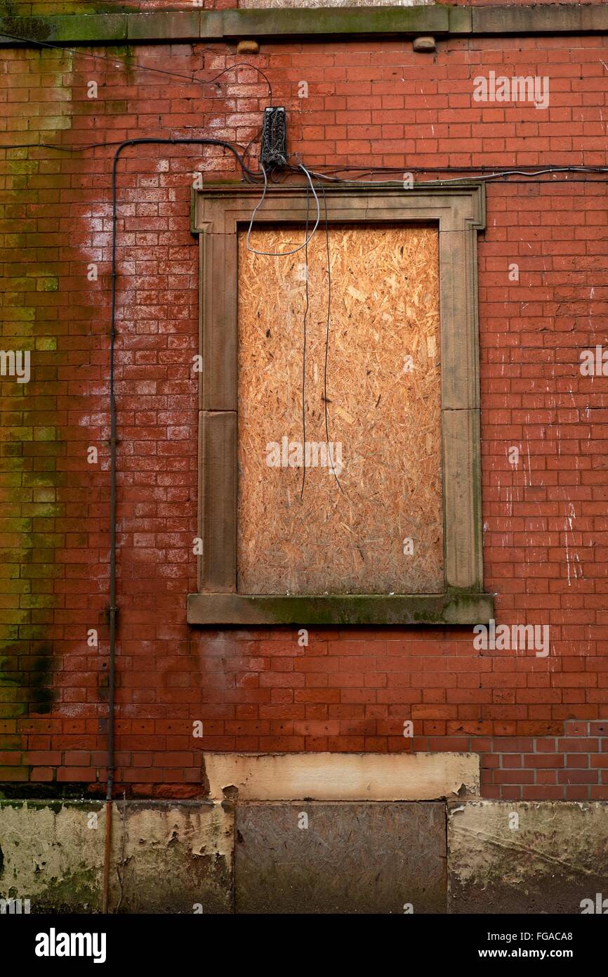 House boarded up windows hi-res stock photography and images - Alamy