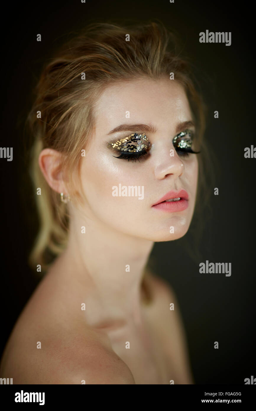 Closed eye shape hi-res stock photography and images - Alamy