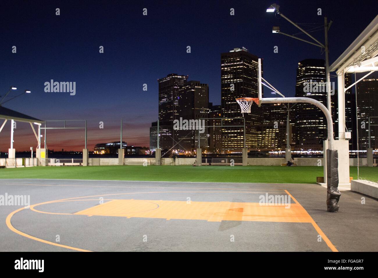 Basketball court at night hi-res stock photography and images - Alamy