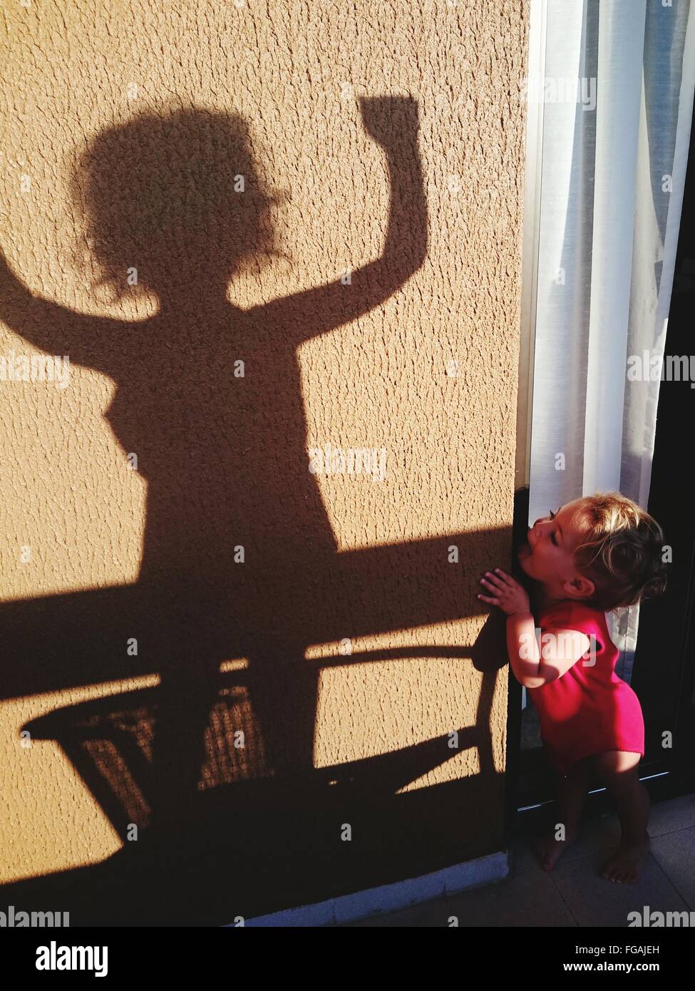 Girls shadow hi-res stock photography and images - Alamy