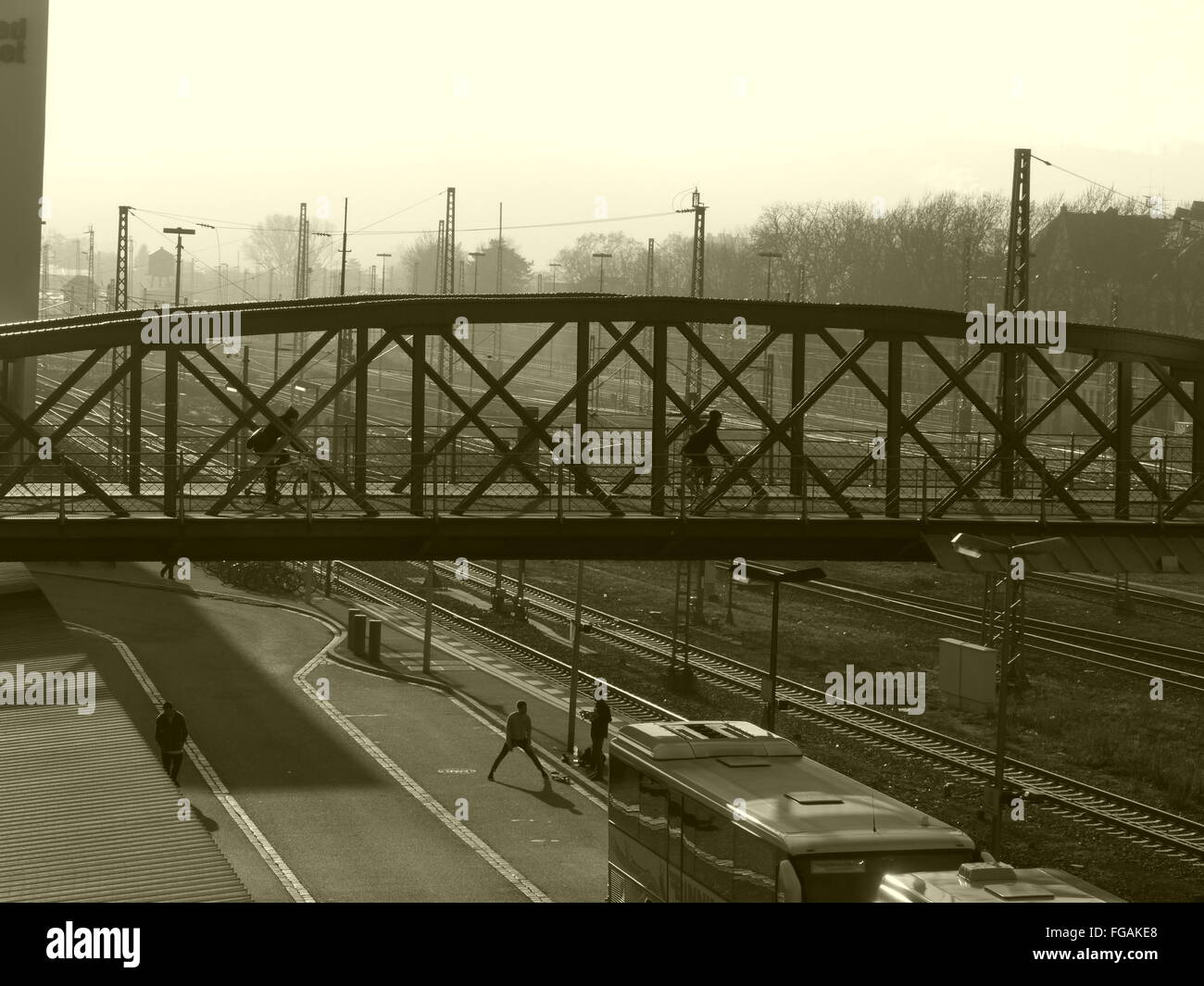 Bridge over road hi-res stock photography and images - Alamy