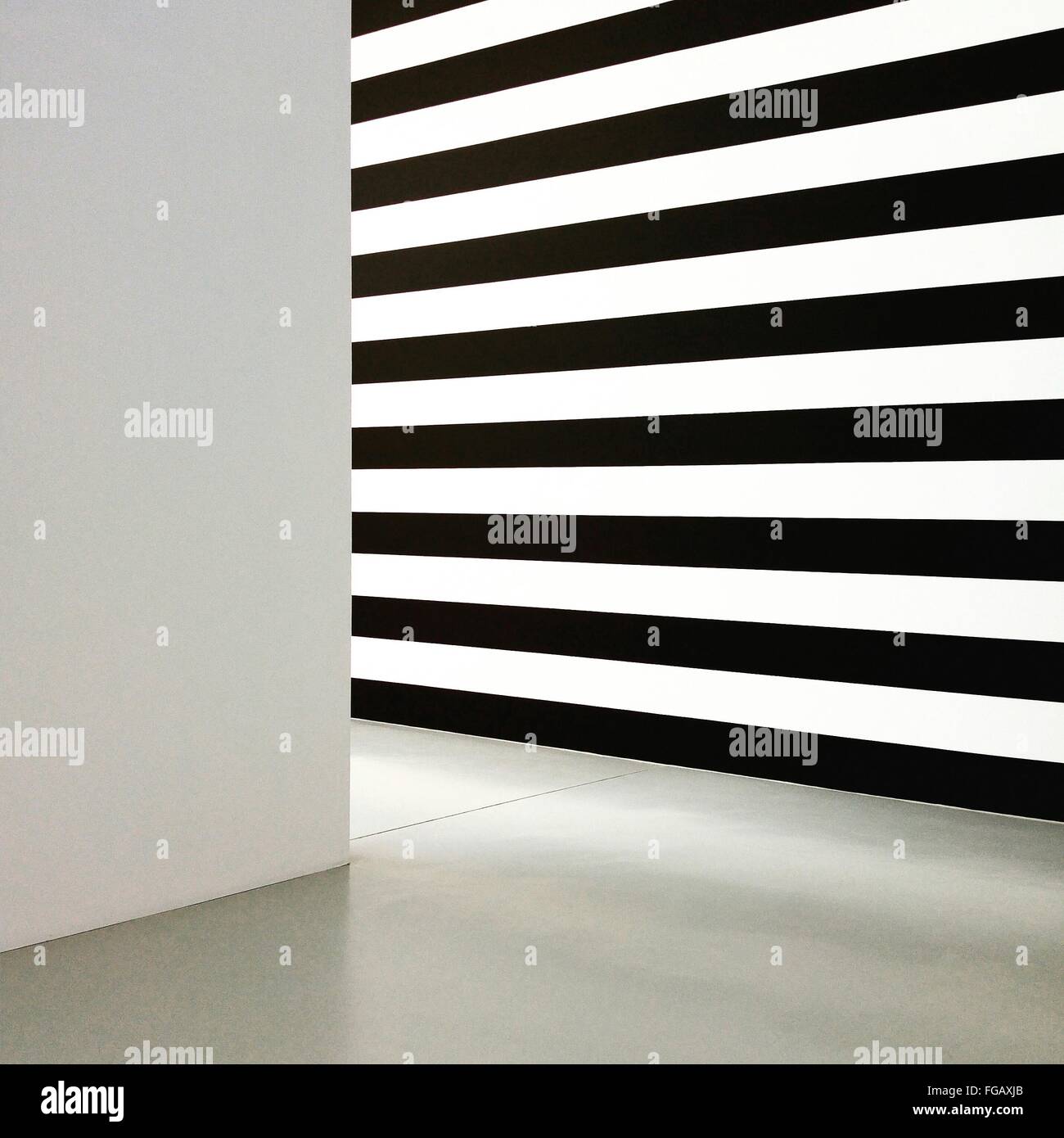 Striped Wall In Front Of Column Stock Photo - Alamy