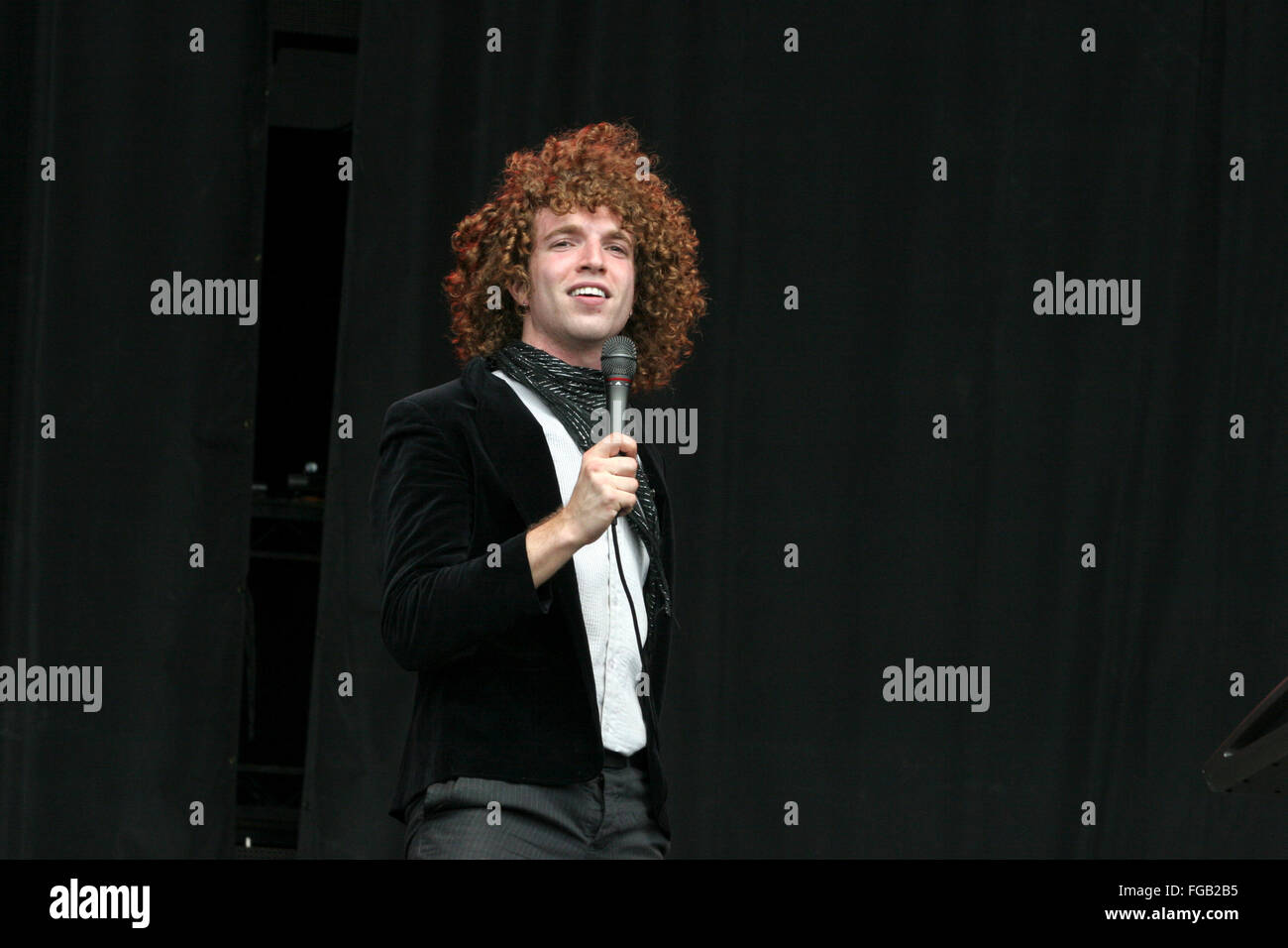Steve Bays singer in the Hot Hot Heat band performing at Glastonbury ...