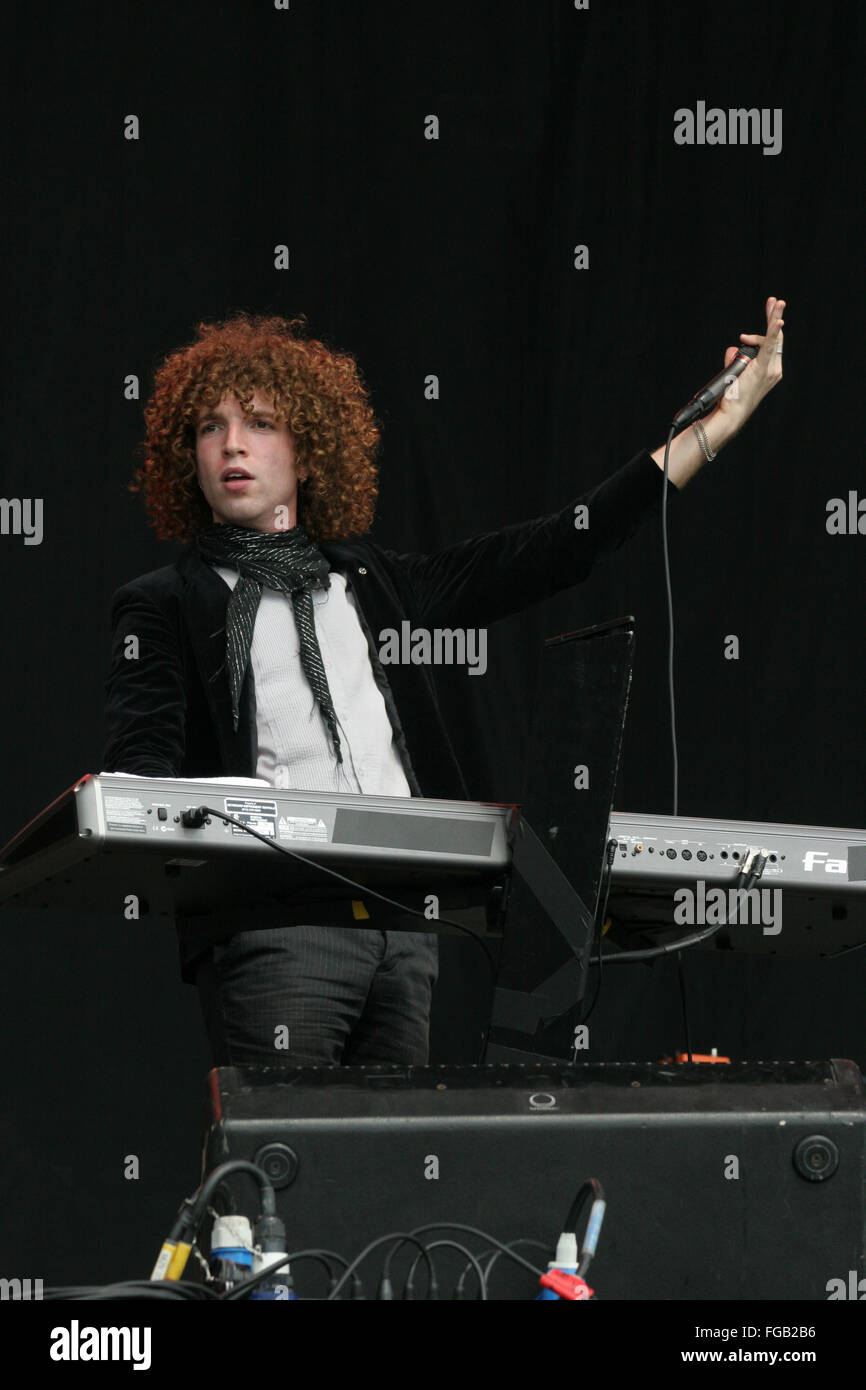Steve Bays singer in the Hot Hot Heat band performing at Glastonbury ...