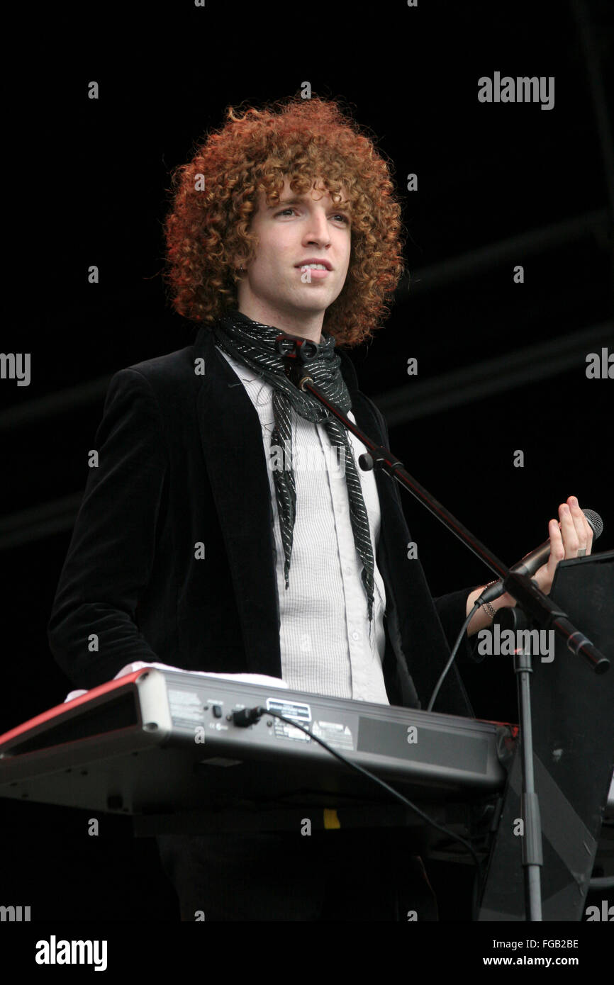 Steve Bays singer in the Hot Hot Heat band performing at Glastonbury ...