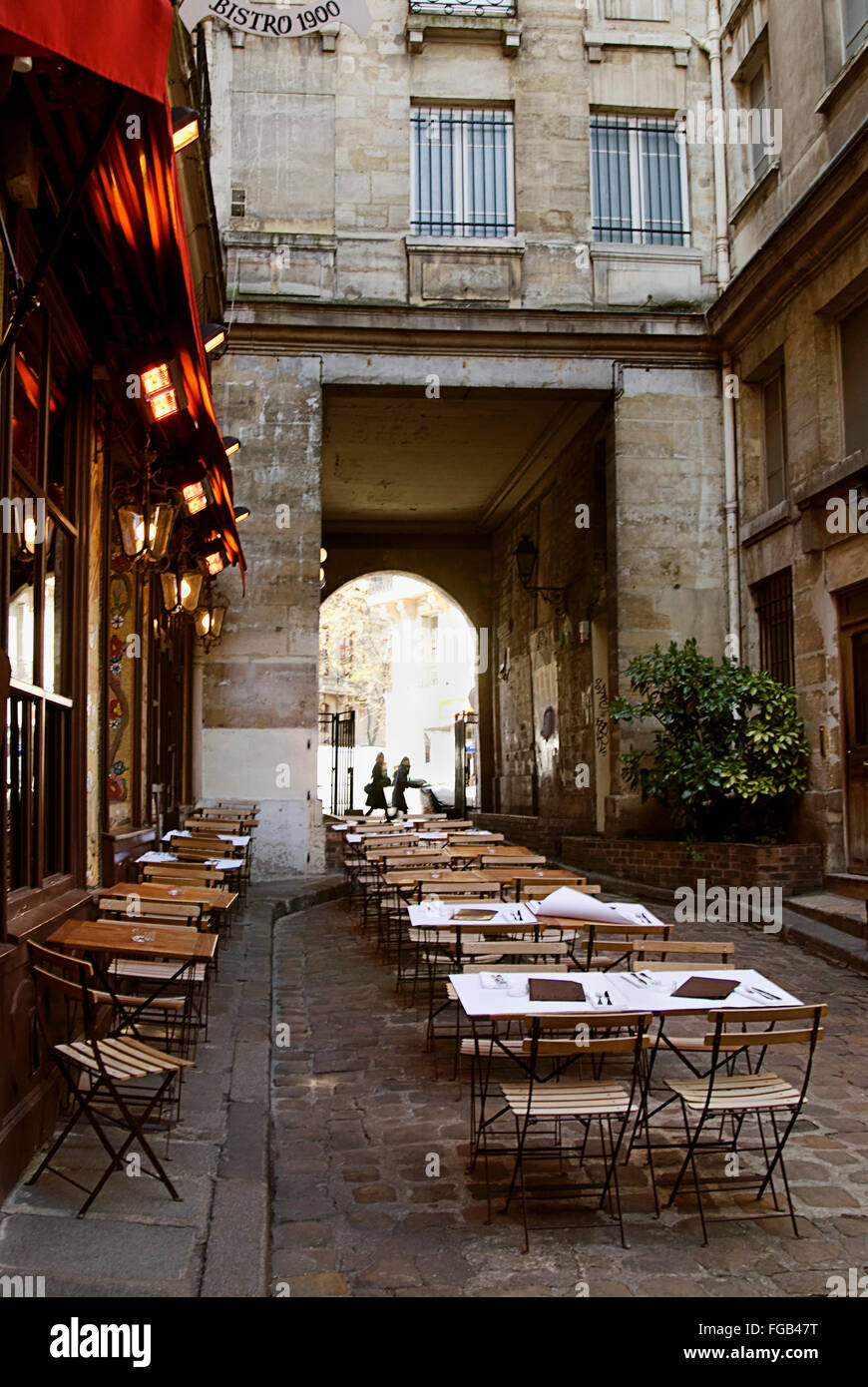 Off the beaten path alley in the Latin Quarter, Paris Stock Photo - Alamy