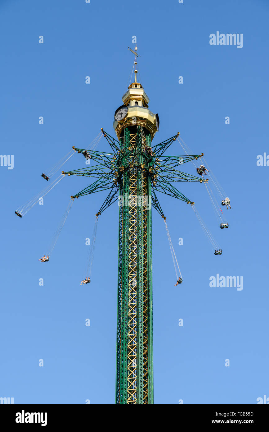 Chain swing rides hi-res stock photography and images - Alamy
