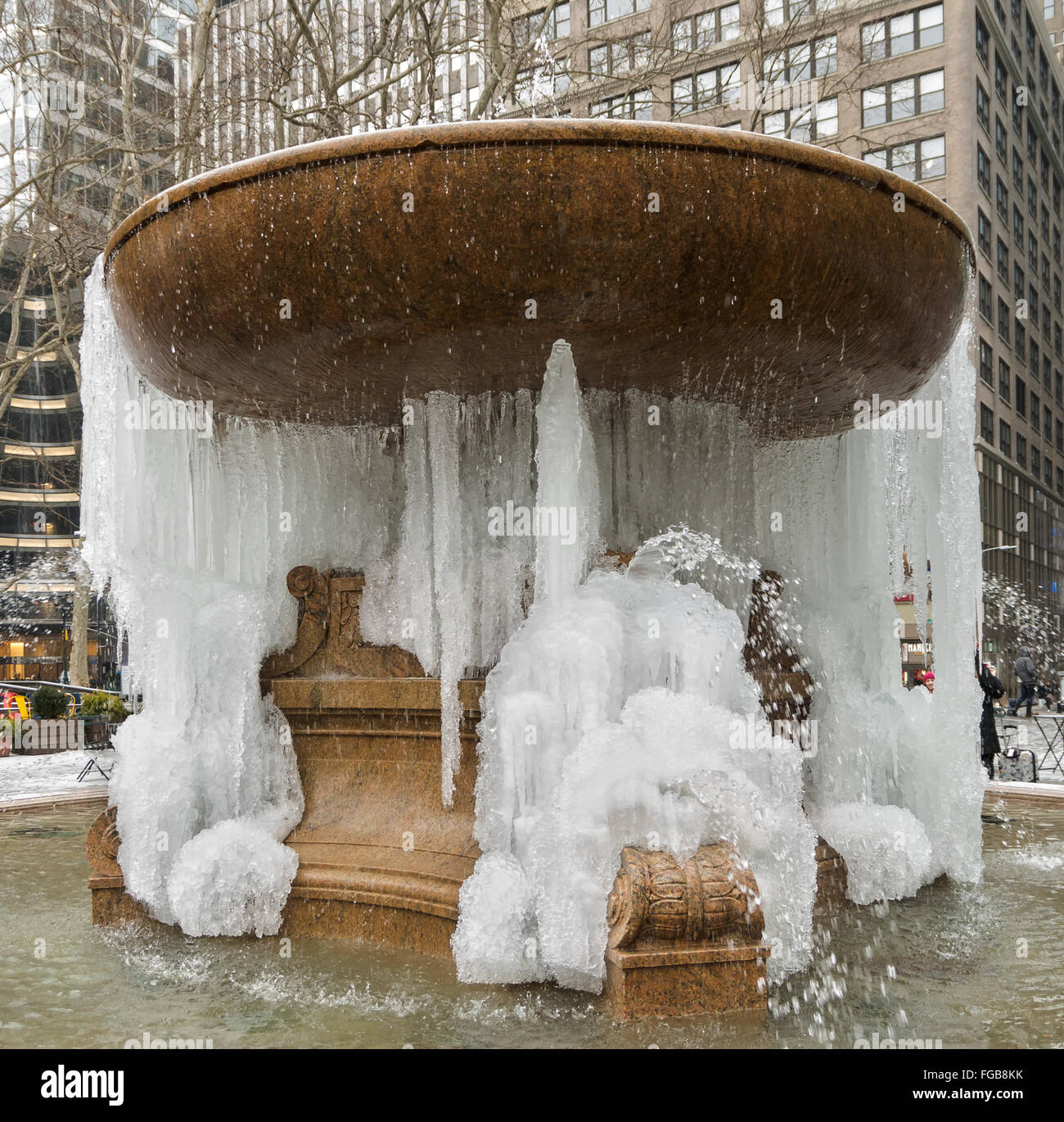 The Josephine Shaw Lowell Memorial Fountain in Bryant Park frozen after ...