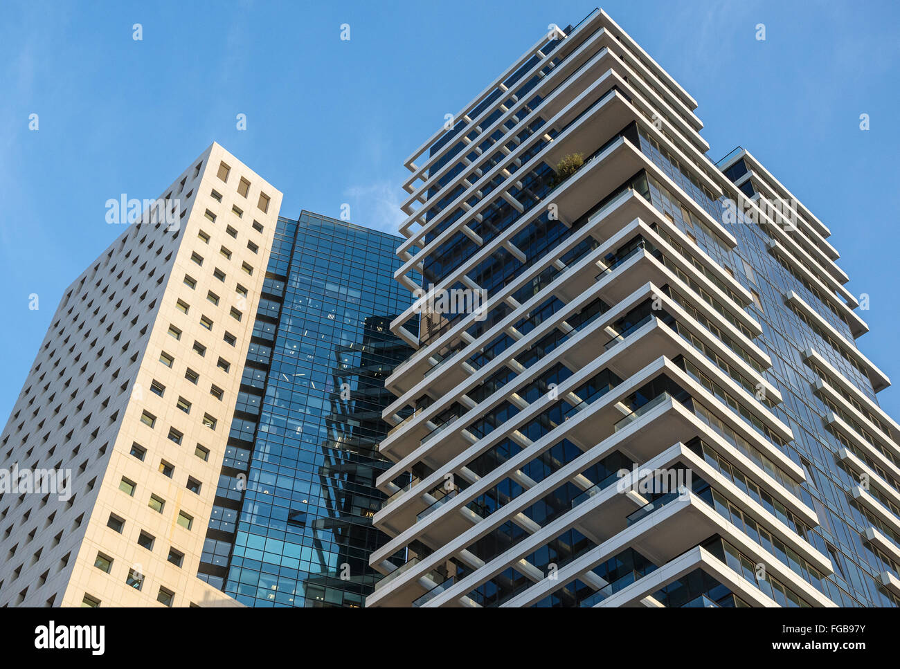 Skyscraper in tel aviv hi-res stock photography and images - Alamy