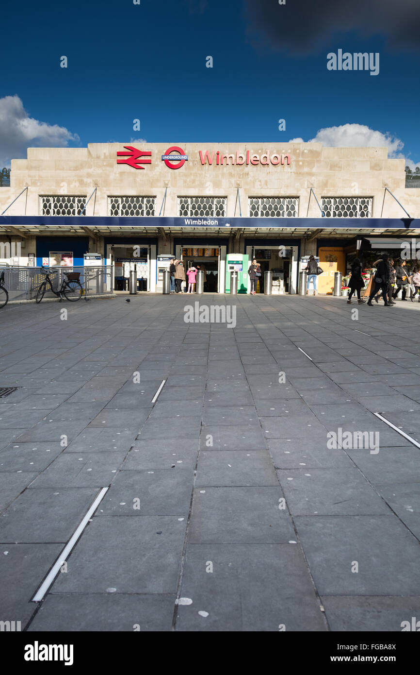 Wimbledon station hi-res stock photography and images - Alamy