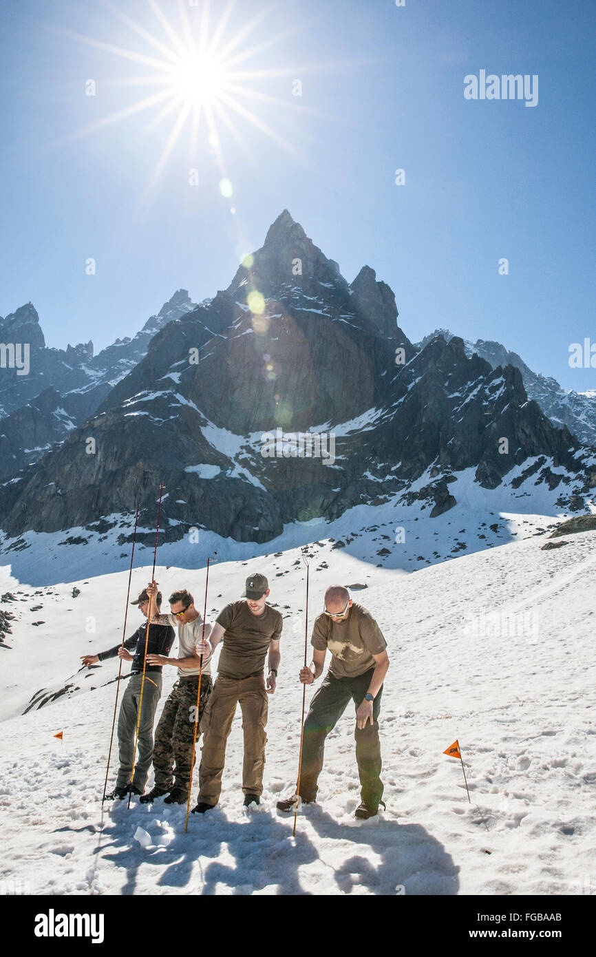 For people probing to locate more precisely a victim in an avalanche ...