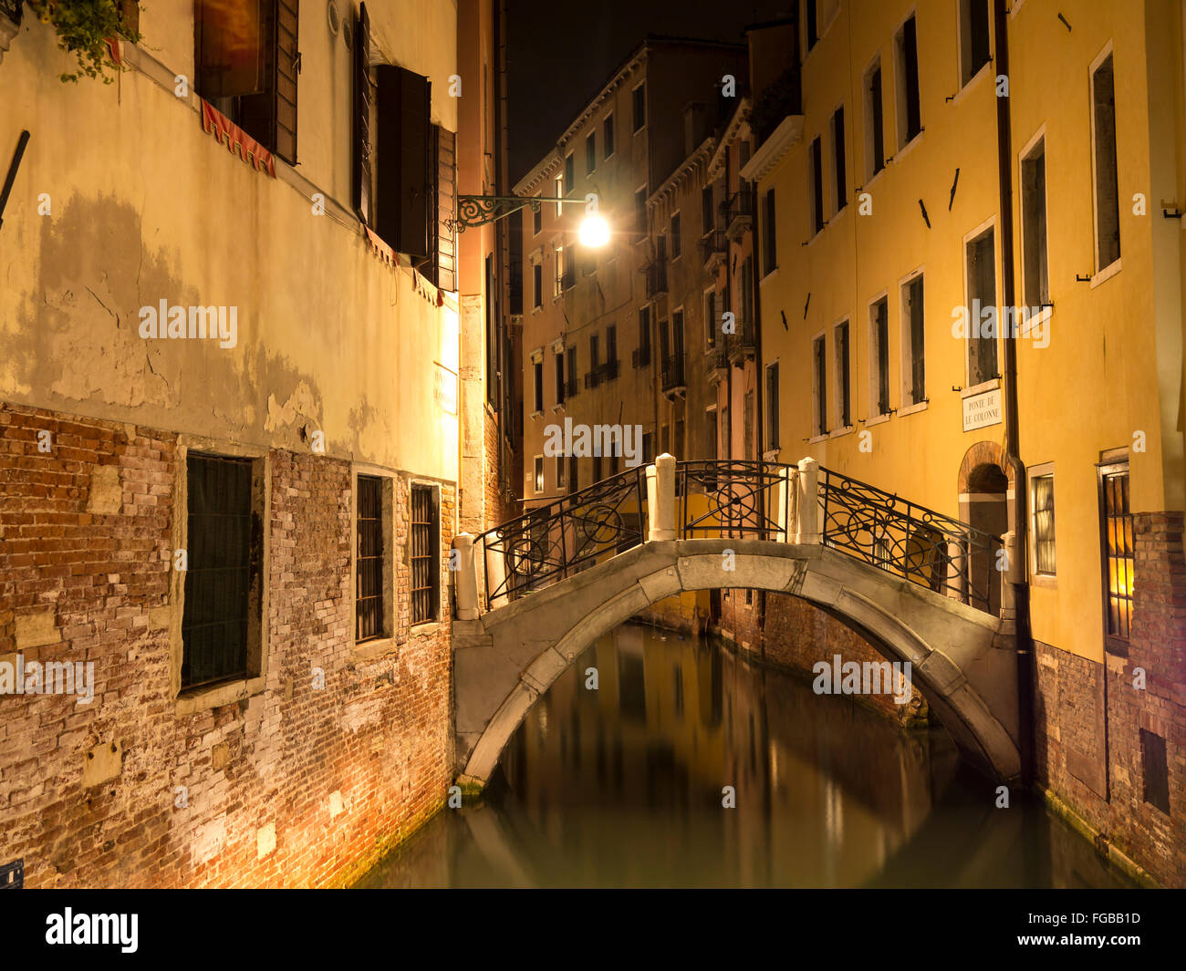 Old bridge in venice hi-res stock photography and images - Alamy