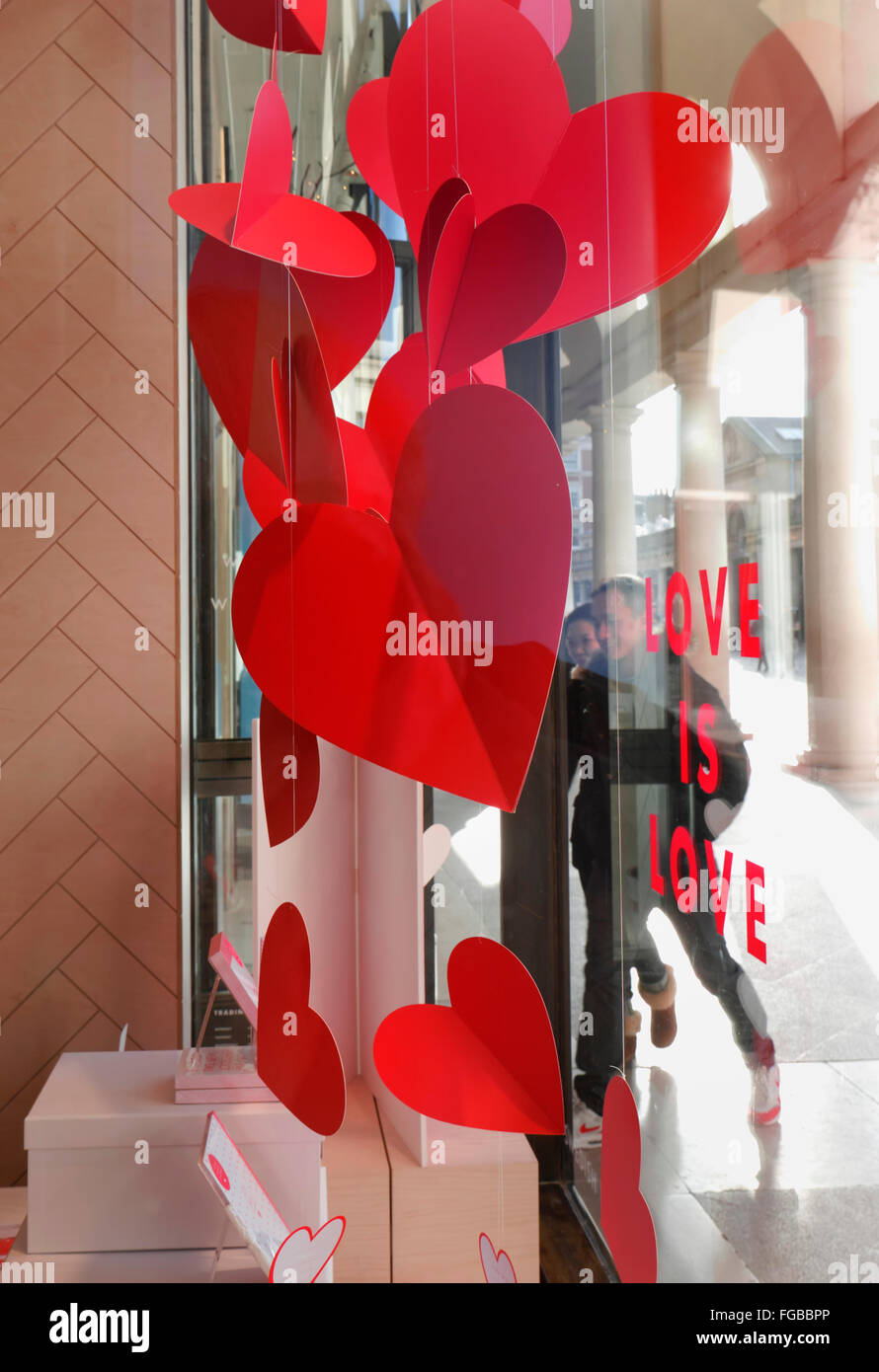 London valentines day hi-res stock photography and images - Alamy