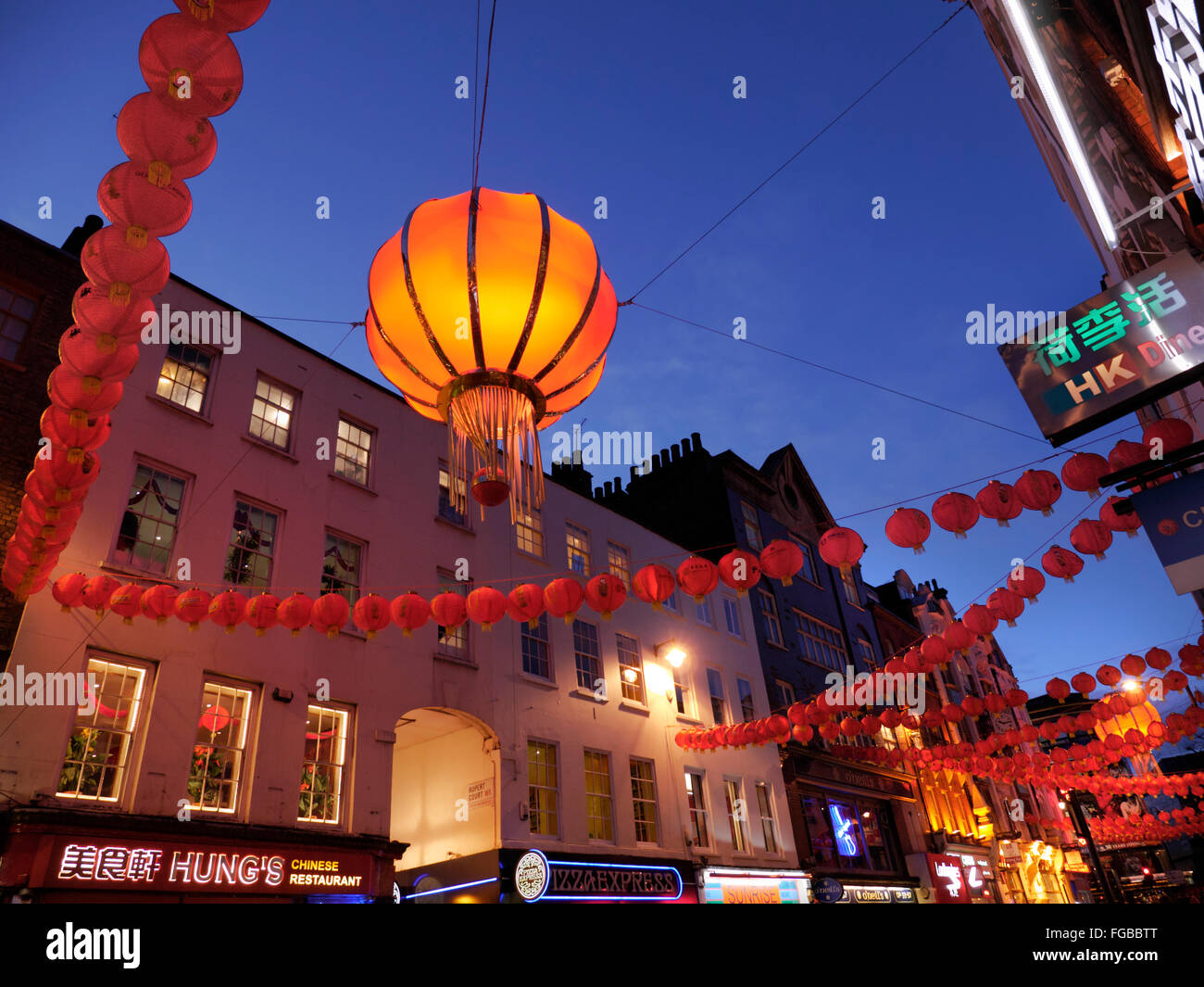 Chinatown in london night hi-res stock photography and images - Alamy