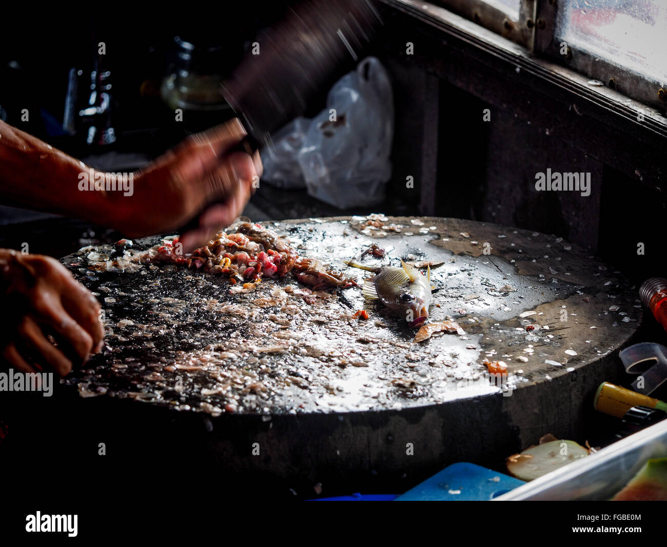 Chopping fish hi-res stock photography and images - Alamy