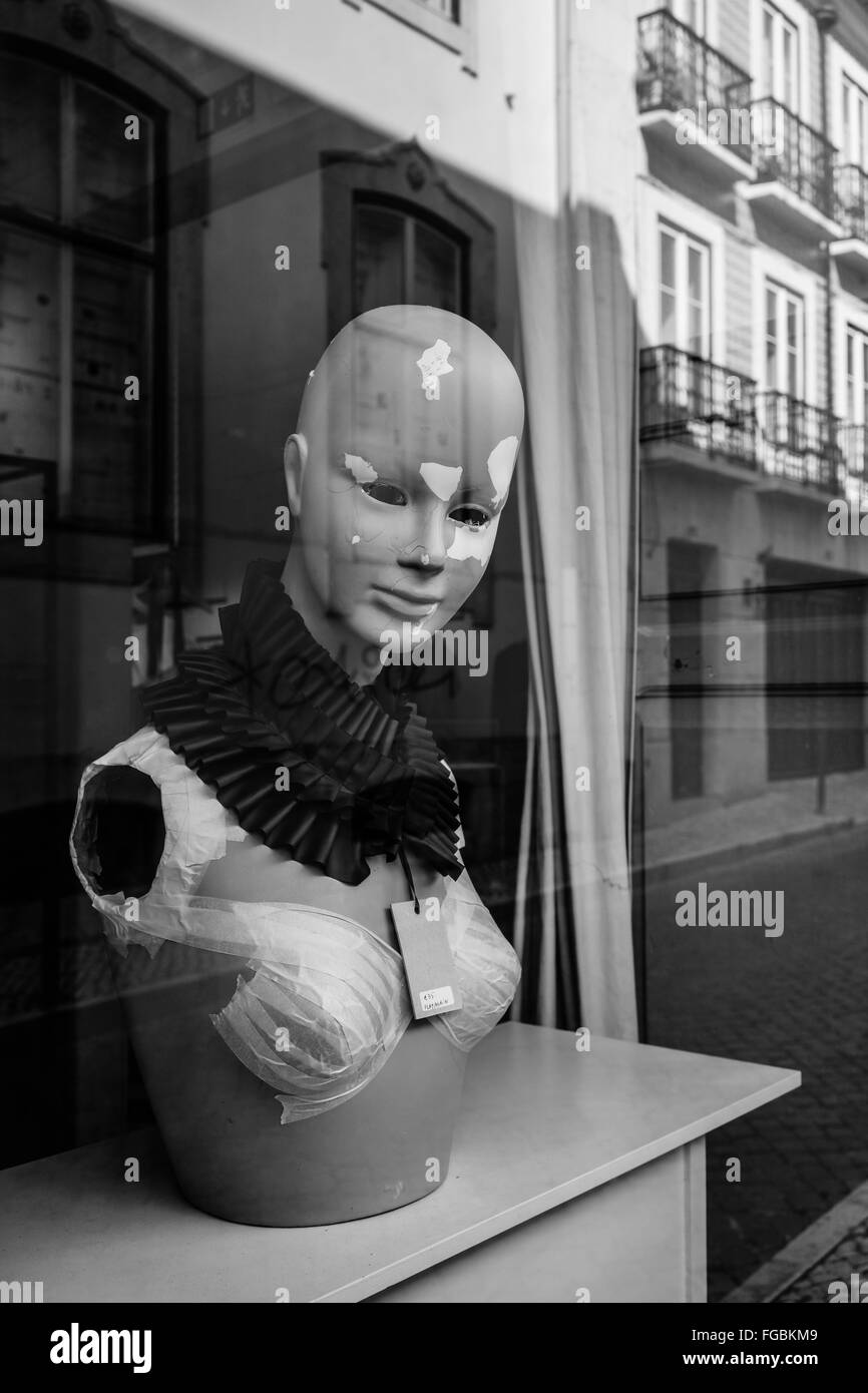Female mannequin statue hi-res stock photography and images - Alamy
