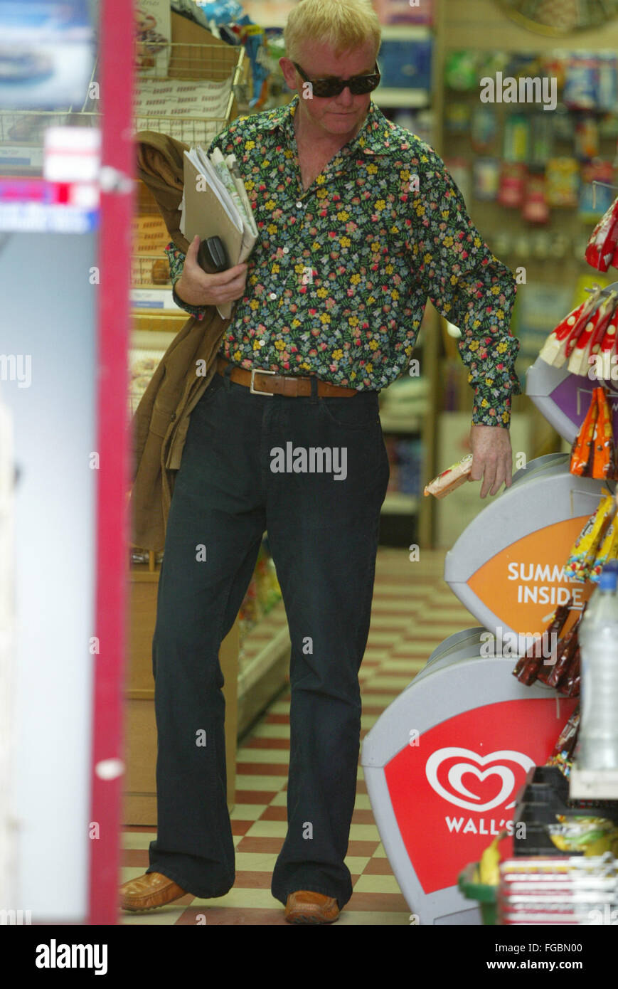 Chris Evans gets some snacks before work (credit image © Jack Ludlam ...