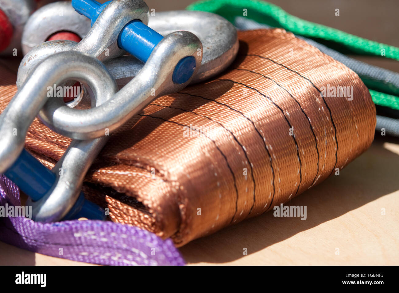 Handling , textile sling Stock Photo - Alamy